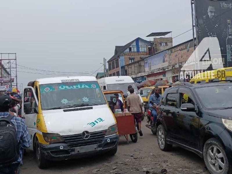 Transport en commun à Kinshasa : les conducteurs boudent la nouvelle grille tarifaire un mois ...